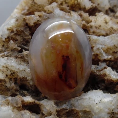 Mustika Api Yang Berkobar - Pusaka Dunia