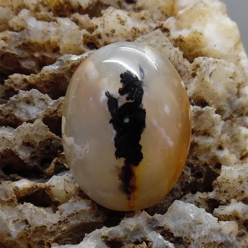 Mustika Penampakan Pocong Hitam - Pusaka Dunia