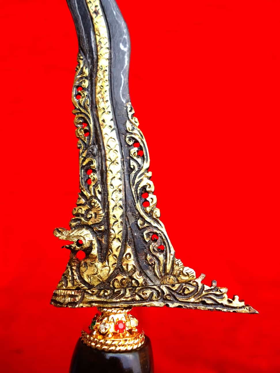 Keris Naga Raja Kinatah Emas Kerawang - Pusaka Dunia