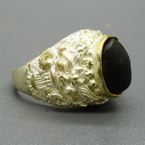 Cincin Mustika Meteor Hitam - Pusaka Dunia