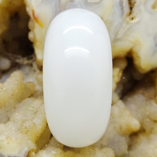 Liontin Batu Giok Putih Kedamaian - Pusaka Dunia