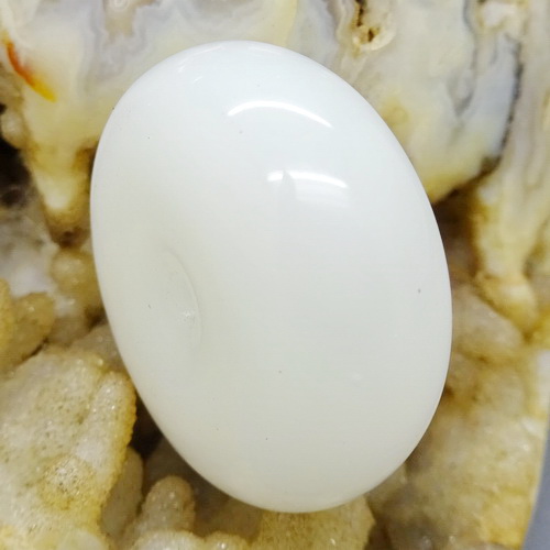 Liontin Batu Giok Putih Kedamaian - Pusaka Dunia