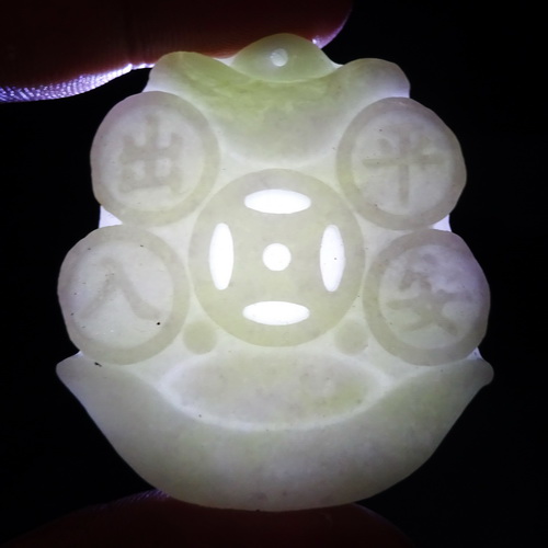 Liontin Batu Giok Putih Perdamaian - Pusaka Dunia