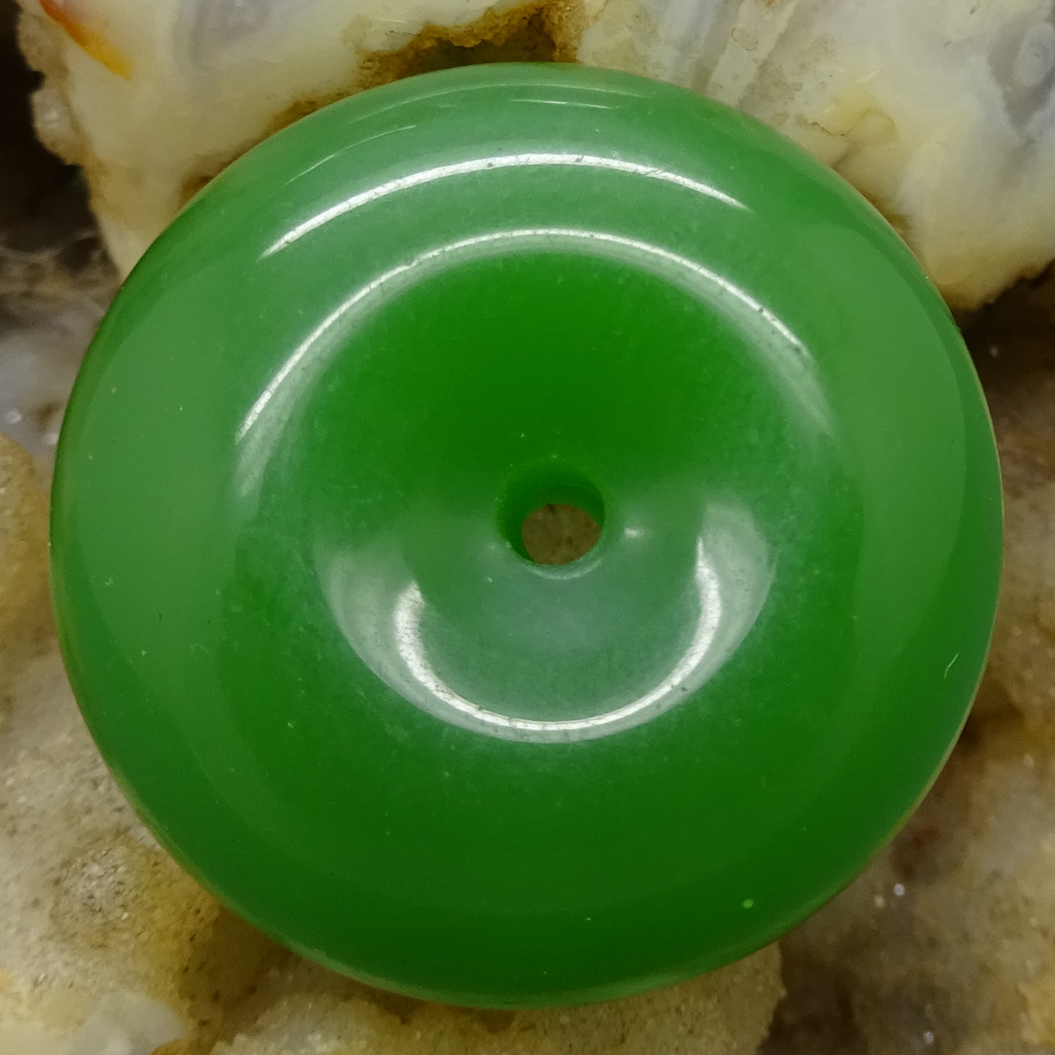 Liontin Giok Kedamaian - Pusaka Dunia