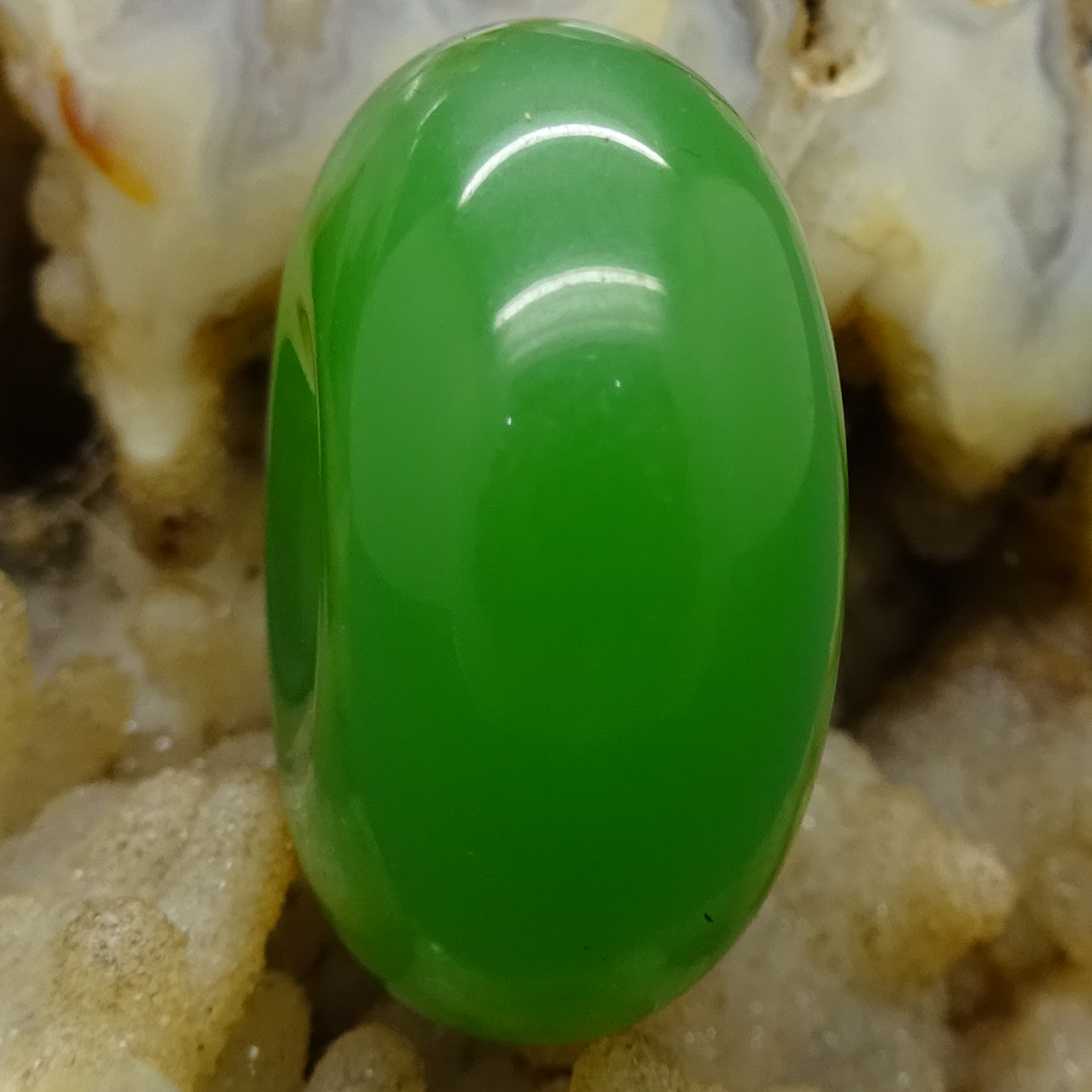 Liontin Giok Kedamaian - Pusaka Dunia