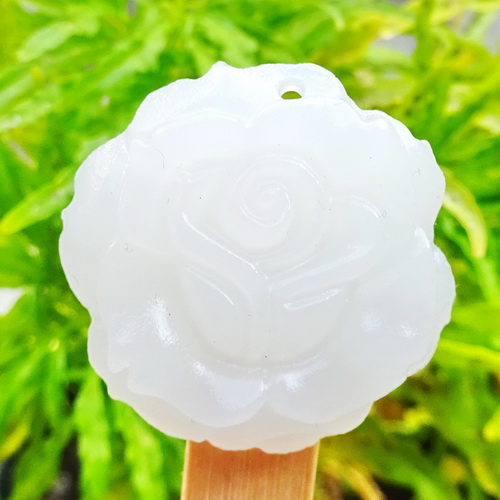 Liontin Giok Putih Ukir Bunga Mawar - Pusaka Dunia