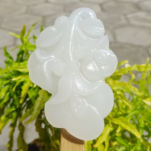 Liontin Giok Putih Ukir Bunga Tulip - Pusaka Dunia