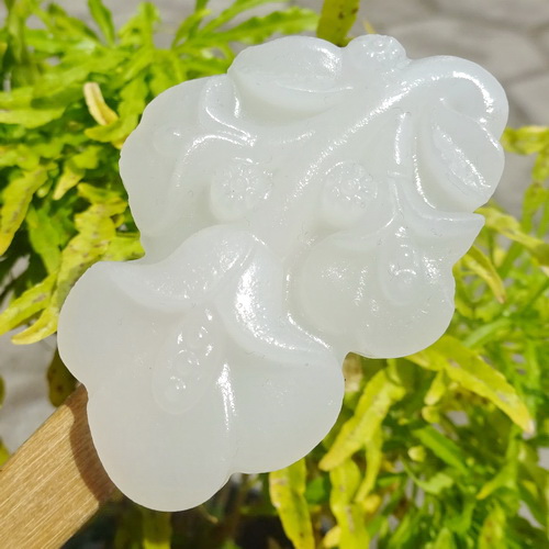 Liontin Giok Putih Ukir Bunga Tulip - Pusaka Dunia