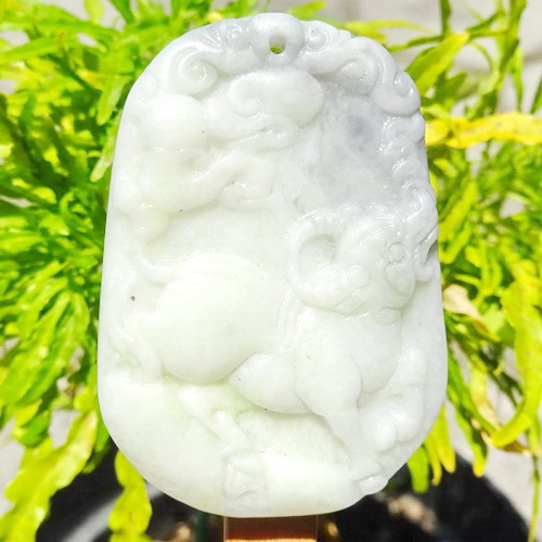 Liontin Giok Putih Ukir Sapi - Pusaka Dunia