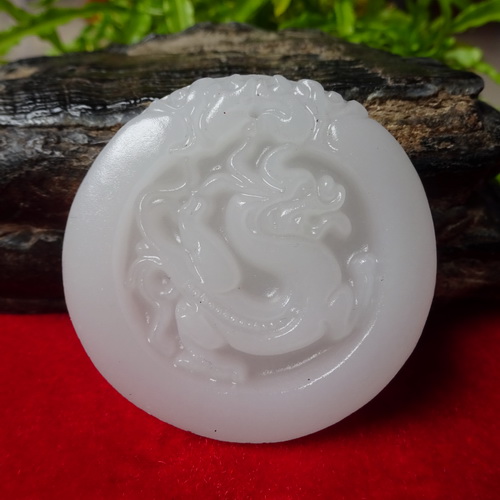 Liontin Giok Putih Ukir Naga - Pusaka Dunia