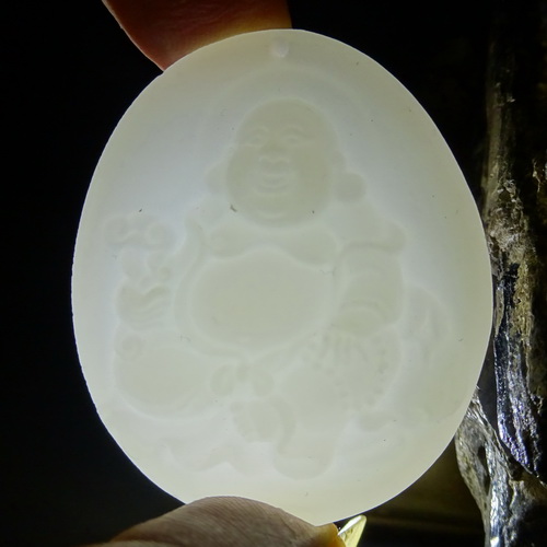 Liontin Giok Putih Budha Tertawa - Pusaka Dunia