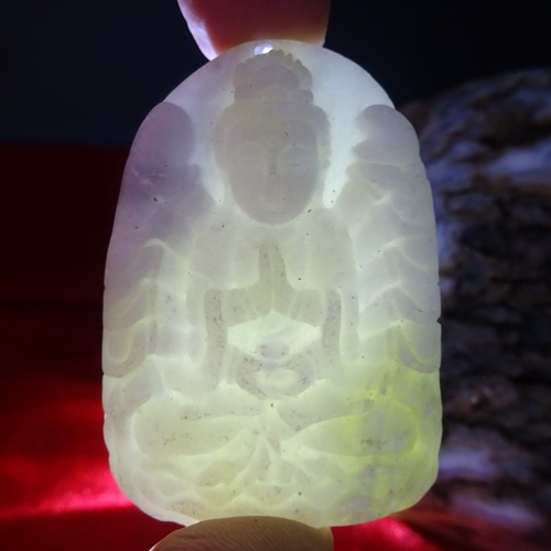 Liontin Giok Putih Ukir Dewi Kwan Im Tangan Seribu - Pusaka Dunia