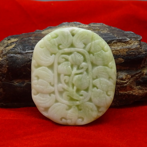 Liontin Giok Putih Ukir Setangkai Bunga - Pusaka Dunia