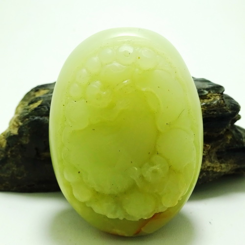 Batu Giok Ukir Kera dan Bunga - Pusaka Dunia