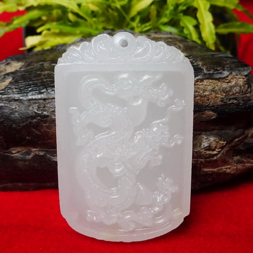 Liontin Batu Giok Putih Naga Terbang - Pusaka Dunia