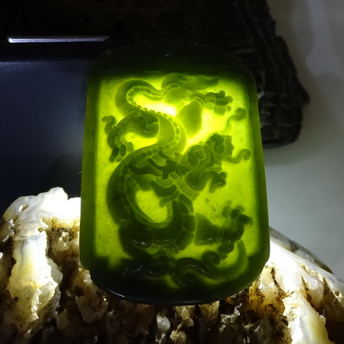 Liontin Giok Hijau Ukir Naga Liong - Pusaka Dunia