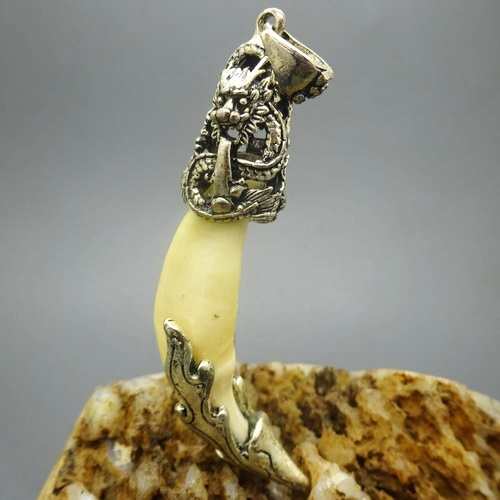 Liontin Kalung Taring Macan Dahan - Pusaka Dunia