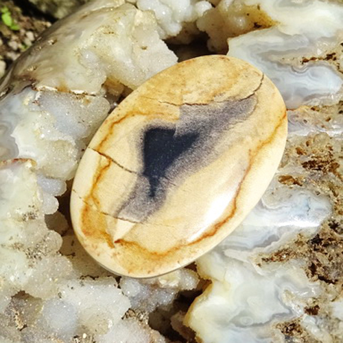 Mustika Sosok Pocong Hitam - Pusaka Dunia