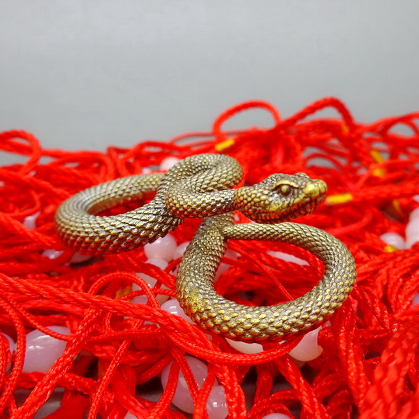 Liontin Ular Angka 8 Perlindungan Dan Rezeki - Pusaka Dunia