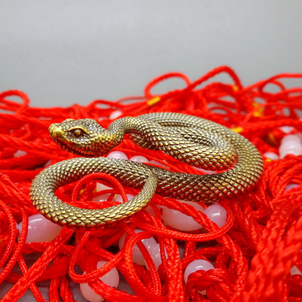 Liontin Ular Angka 8 Perlindungan Dan Rezeki - Pusaka Dunia