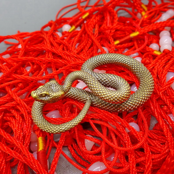 Liontin Ular Angka 8 Perlindungan Dan Rezeki - Pusaka Dunia