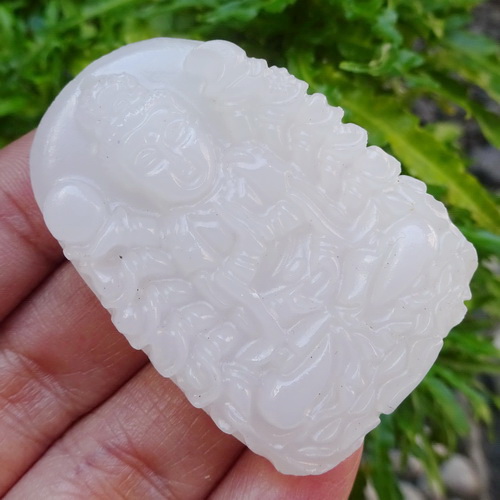 Liontin Batu Giok Ukir Dewi Kwan Im Tangan Seribu - Pusaka Dunia