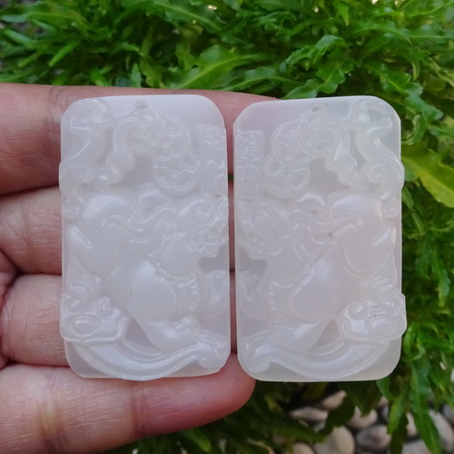 Liontin Sepasang Batu Giok Putih Ukir Naga - Pusaka Dunia