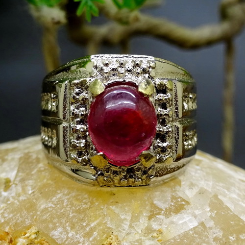 Cincin Merah Delima Tarikan Pantai Selatan - Pusaka Dunia