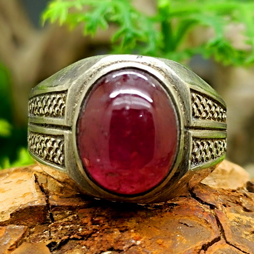 Cincin Merah Delima Penarikan Alam Gaib - Pusaka Dunia